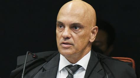 Alexandre de Moraes determina a própria prisão em invasão ao sistema do