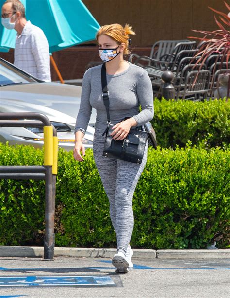 9121 Best Braless Images On Pholder Braless Celebs And No Bra Bounce