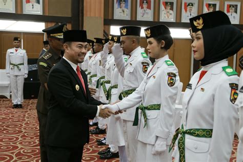 Pj Wako Kukuhkan 40 Anggota Paskibraka Kota Pekanbaru Pekanbaru Go Id