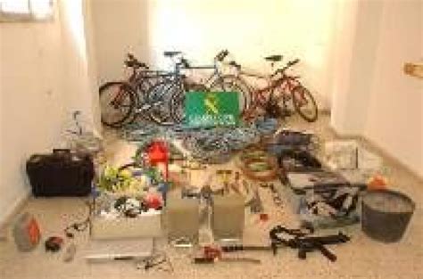 Herramientas Mangueras De Cobre Y Bicicletas Principales Elementos
