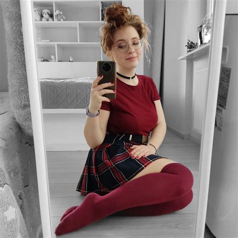 How To Wear Knee High Socks 17 Cute Outfit Ideas Her Style Code