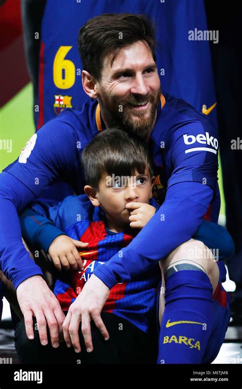 Lionel Messi Und Ihr Sohn Stockfotos Und Bilder Kaufen Alamy