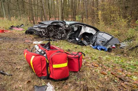 Tragiczny wypadek na DK 10 pod Piłą Zginęła jedna osoba a cztery