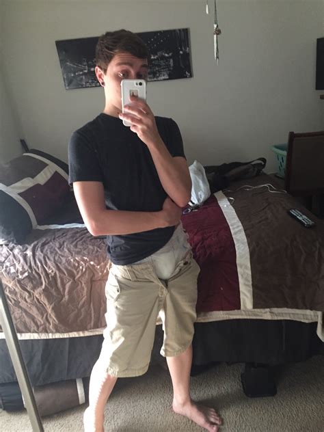 Gar On En Couche Et Attach Dans Un Lit A Barreau Twinkyabdlboy Just