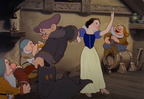 Censura Escenas Eliminadas Y Secretos De Blanca Nieves Y Los Siete Enanos” El Primer éxito De