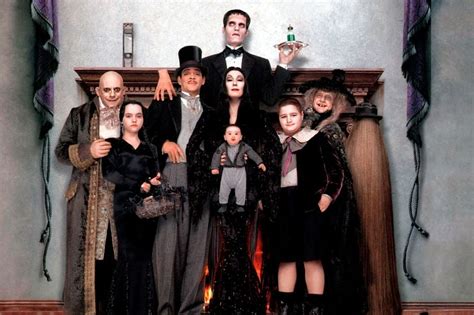 La Familia Addams Estos Son Los Nuevos Rostros De Morticia Y Merlina