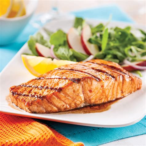 Pavés de saumon marinés salade de pommes et roquette Les recettes de