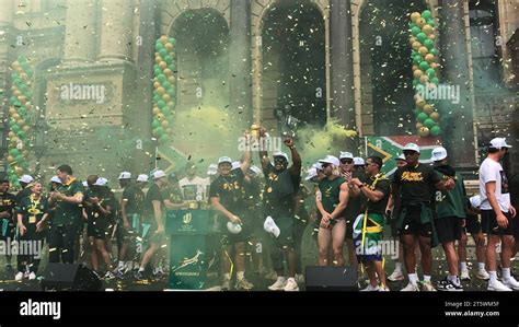 03 November 2023 Crowds Excitedly Support The Springbok Rugby Team On