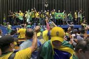 Mulher que pichou Perdeu Mané na estátua da Justiça vira ré no STF