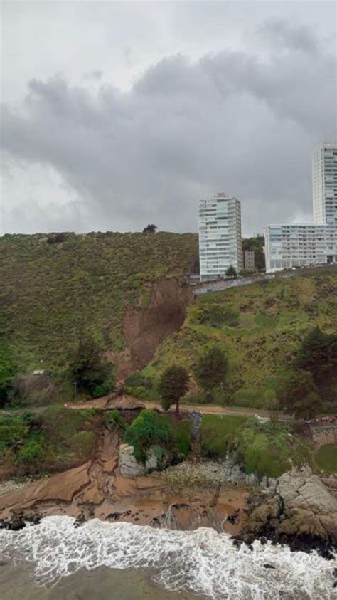 Video y fotos impactantes un gran socavón mantiene al borde del