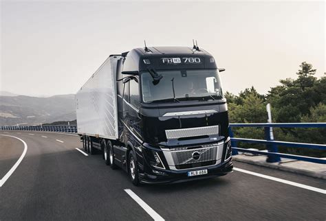 Volvo lança FH Aero e apresenta novo FH16 de 780 cavalos