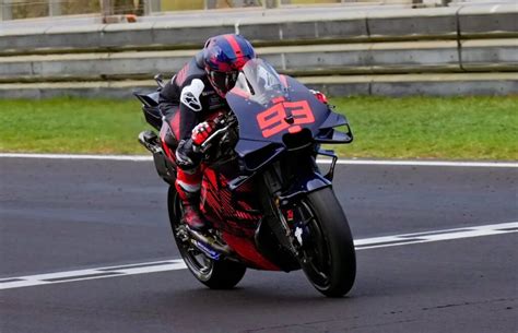 Test MotoGP Valence 13h Marc Marquez sourit déjà Martin chute