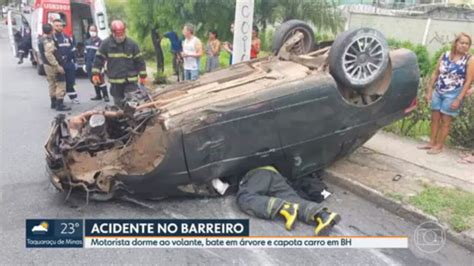 Vídeo Motorista dorme ao volante bate em árvore e capota carro em BH