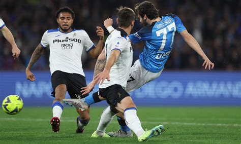 Il Napoli Annichilisce La Dea Kvara Magia E Rrahmani Per Il 2 0