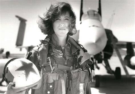 Tammie Jo Shults Who Landed Crippled Southwest Plane Was One Of First