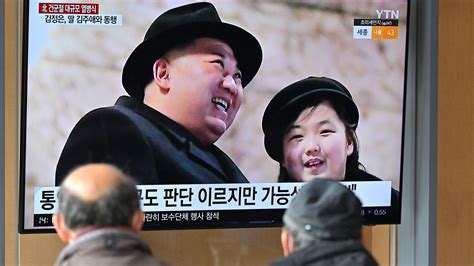 La fille de Kim Jong Un fait une rare apparition publique en Corée du
