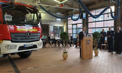 Freiwillige Feuerwehr Hersbruck Übergabe eines neuen Löschfahrzeuges