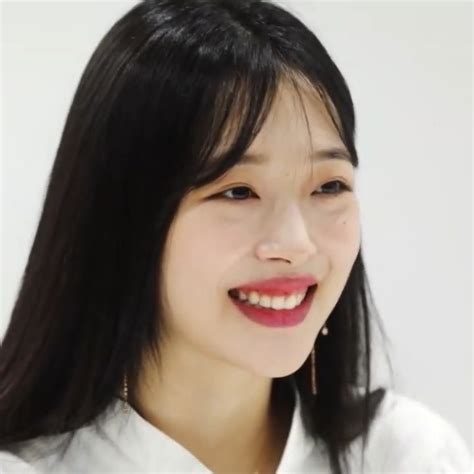 Sulli Choi Jin Korean Girl Idol Light Women Angel Girls Quick