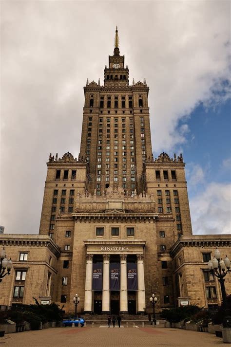 Palacio De La Cultura Y La Ciencia En Colores Varsovia Polonia Imagen