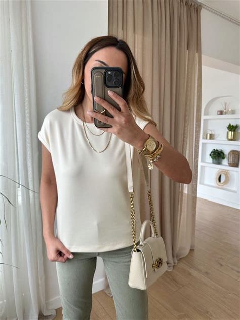 Ekru Bisiklet Yaka Kolsuz Bluz Lukka Butik