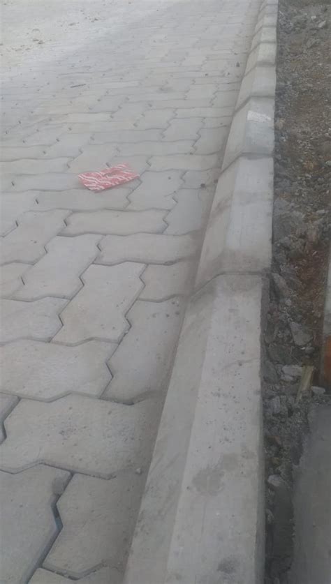Solid Gray Concrete Outdoor Kerb Stone For Landscaping 6 Kg At Rs 150