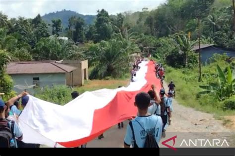 Bendera Merah Putih Sepanjang 77 Meter Berkibar Di Bukit Serindu