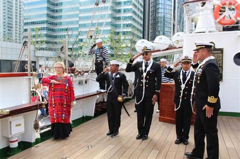 En LONDRES el Buque Escuela Cuauhtémoc fue recibido por autoridades
