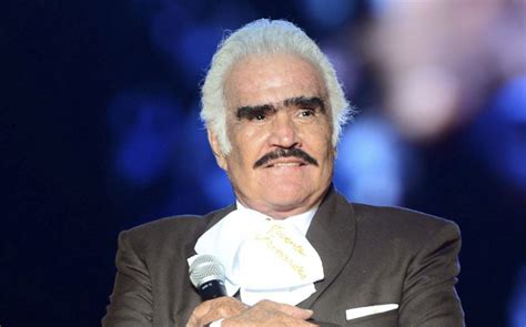 Vicente Fernández vuelve a terapia intensiva por problemas