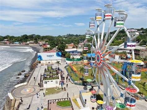 FOTOS Salvadoreños disfrutan al máximo de Sunset Park en el Puerto de