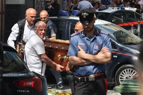 Napoli Le Immagini Del Duplice Omicidio Di Sant Antimo Corriere It