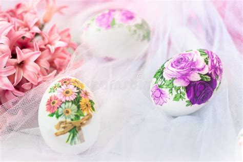 Ovos Da P Scoa Bonitos Decorados Guardanapo De Papel E Flores No
