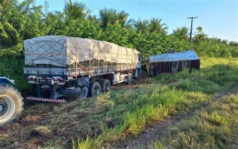 Grave Acidente Envolvendo Dois Caminh Es Deixa Uma Pessoa Morta Na Se