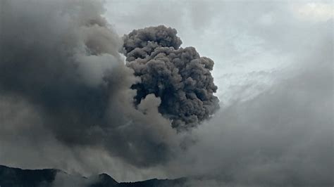 Hikers Evacuated As Indonesian Volcano Spews Ash 3km Into Sky CGTN