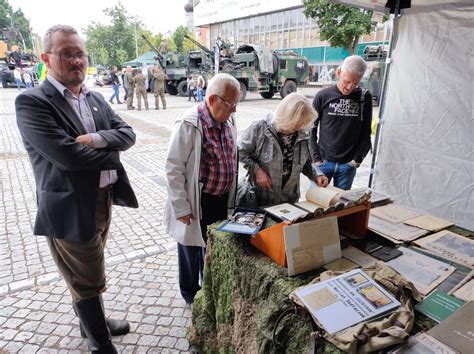 Klub Wojskowy 17 WBZ w Międzyrzeczu wystawa pamiątek oraz