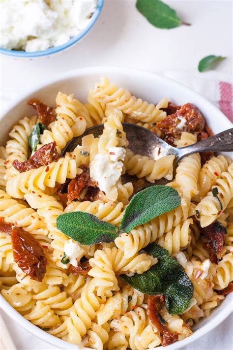 Spaghetti mit Lachs und Tomaten Frischkäse Sauce Kochkarussell