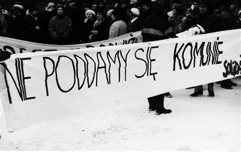 13 Grudnia 1981 R Wprowadzono W Polsce Stan Wojenny ARCHIWALNE