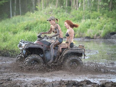 Wheels A Churnin Mud Drags Real Country Girls Country Mud