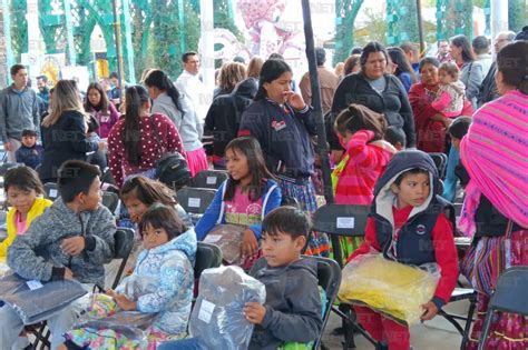 Entrega Estado más de 6 mil chamarras a niños chihuahuenses