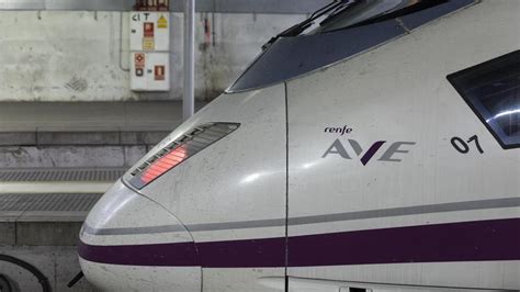 Trenes AVE Estos Son Los Descuentos Que Ofrece La Tarjeta Dorada De