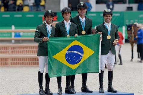 16 Anos Depois Equipe De Saltos No Hipismo Do Brasil Leva O Ouro Em