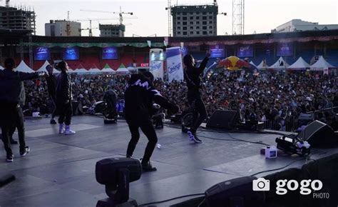 2018XMF音乐节 LUMINO献唱经典Namaig dagaad tsenge现场台海了