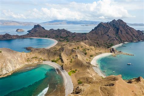 A Day Trip To Komodo Island Padar And Pink Beach The Blonde Abroad