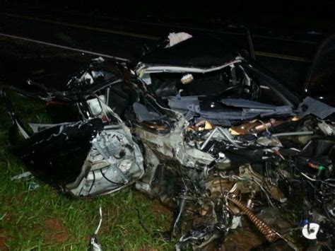 G1 Acidente entre carro e caminhão mata 4 e deixa um ferido na BR 163