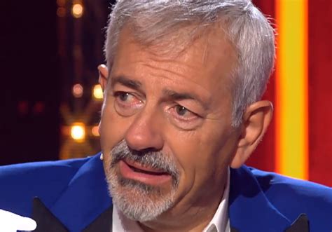 Carlos Sobera se rompe a llorar por lo que sucede en Telecinco Cállate