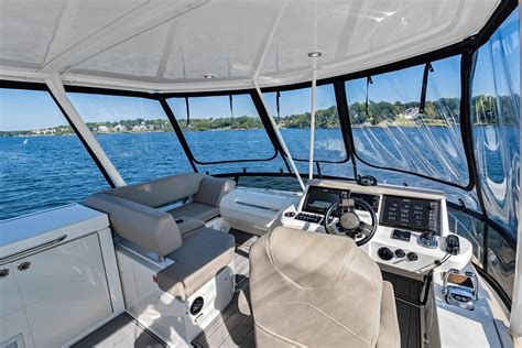 2020 Carver C52 Command Bridge Cruiser For Sale YachtWorld