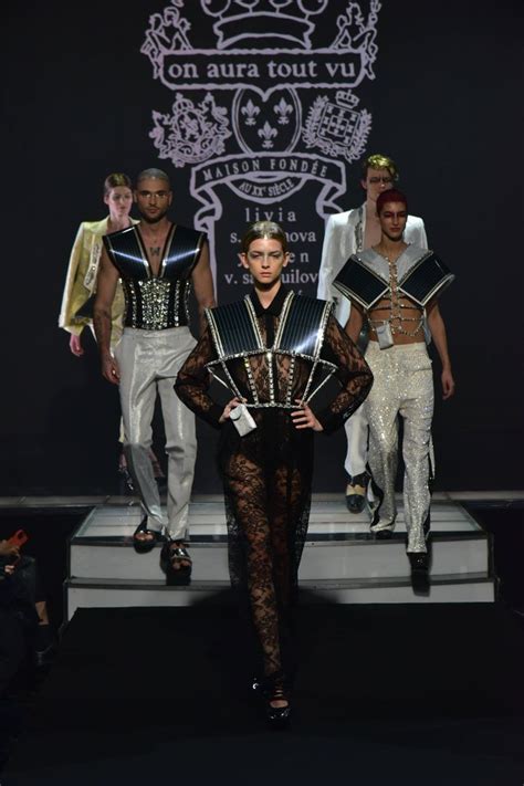Haute couture printemps été 2023 la réponse glamour à la crise