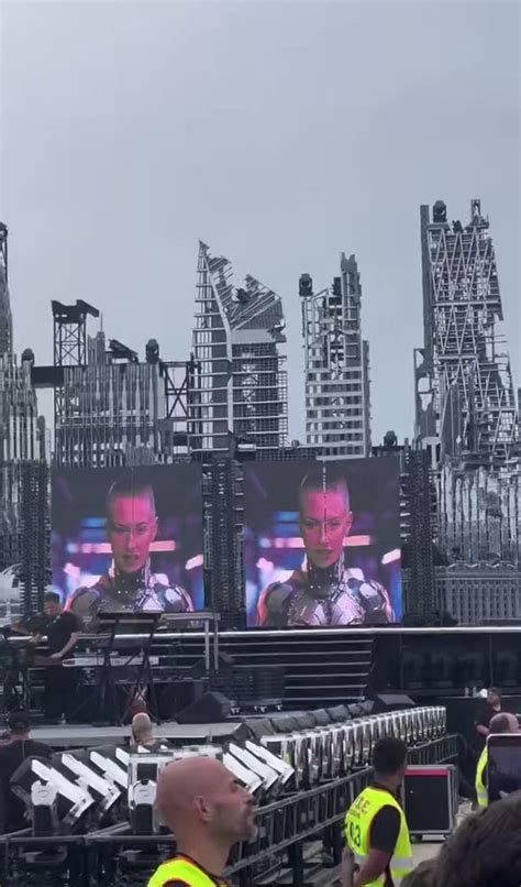 The Weeknd Brasil Fan Page On Twitter Rt Twbrmidias Mike Dean No