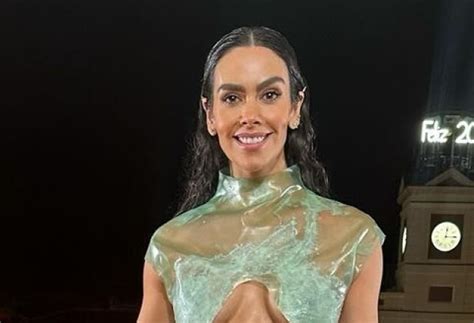 Cristina Pedroche Vuelve A Sorprender En Las Campanadas Con Un Vestido