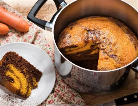 Receita De Bolo De Panela Mesclado De Cenoura E Chocolate Comida E