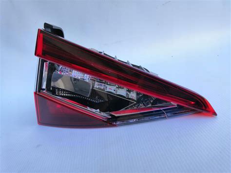 LAMPA TYŁ LEWA SKODA SUPERB III W KLAPĘ 3V9945307F 11974430452